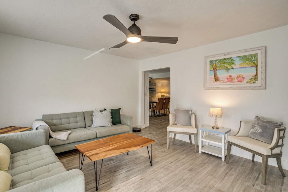 Unwind Poolside + Walk To Beach! Sarasota Retreat - Siesta Key, FL