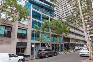 Modern CBD Aparment, Workspace, Fast Wifi and Pool, Sydney: 2026 Info ...