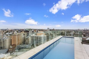 Modern CBD Aparment, Workspace, Fast Wifi and Pool, Sydney: 2026 Info ...
