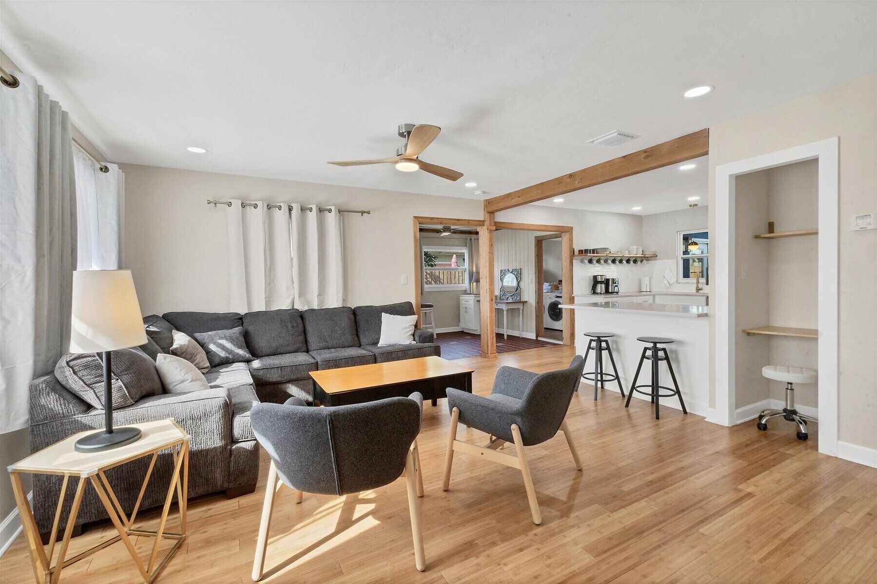 Peaceful Oasis With Pool Near Downtown And Beaches - Sarasota, FL