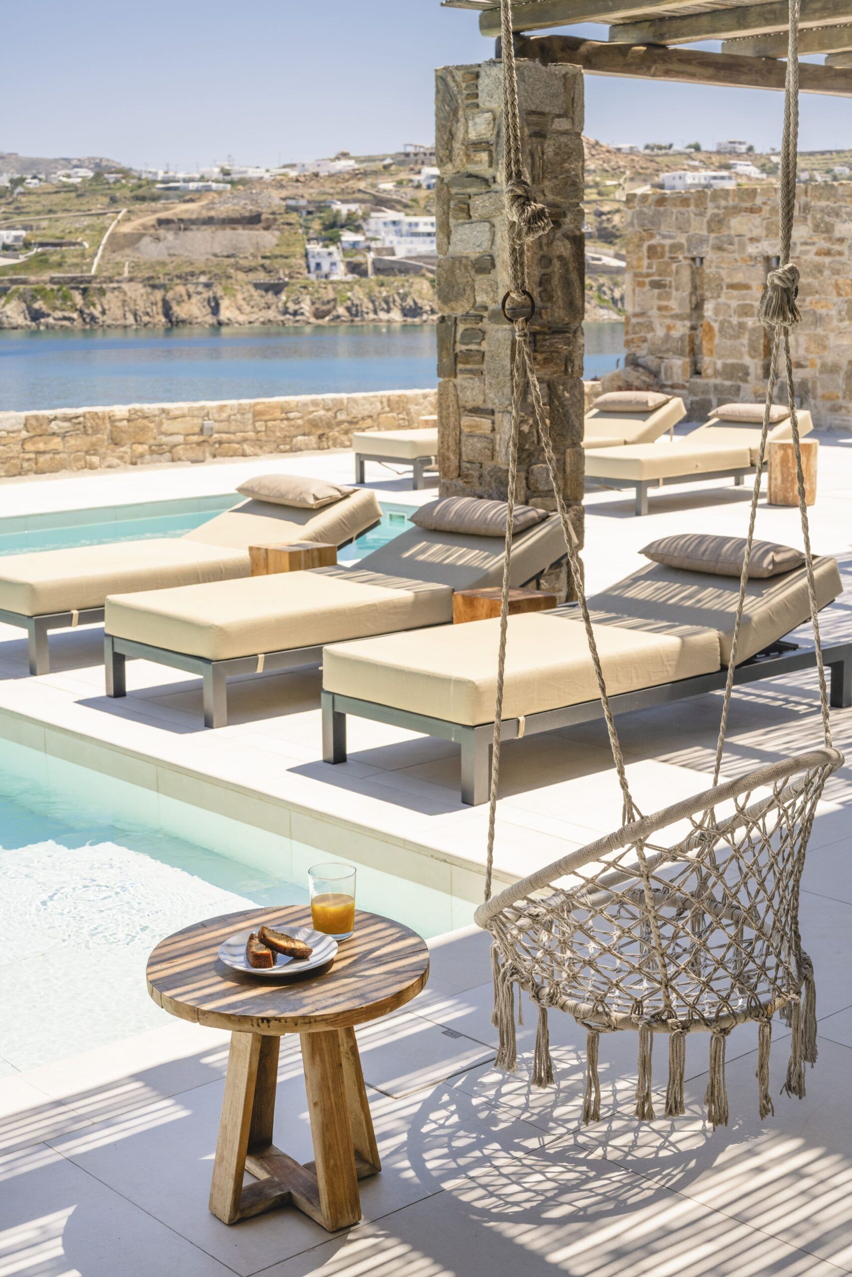 Vila superior, 4 quartos, piscina particular, vista para o mar | Cofres nos quartos, ferros/tábuas de passar roupa, Wi-Fi de cortesia