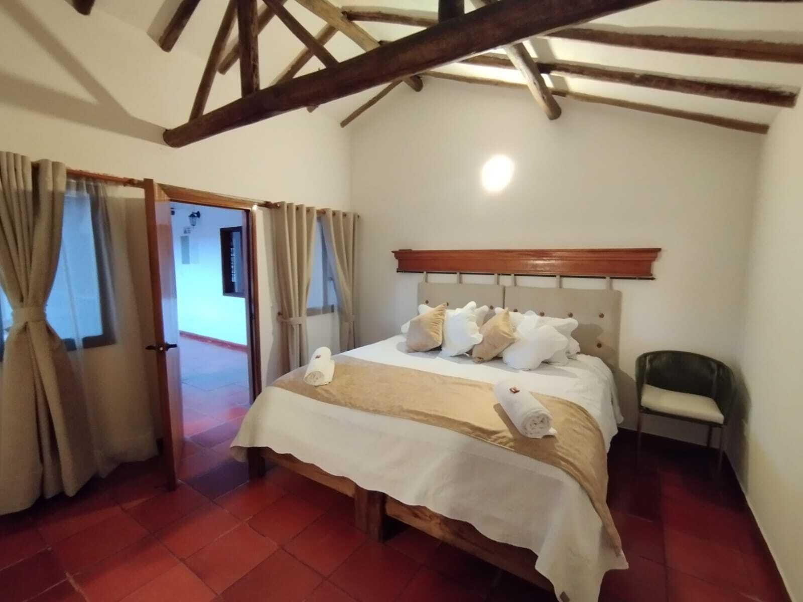 Quarto casal standard | Ferros/tábuas de passar roupa, Wi-Fi de cortesia