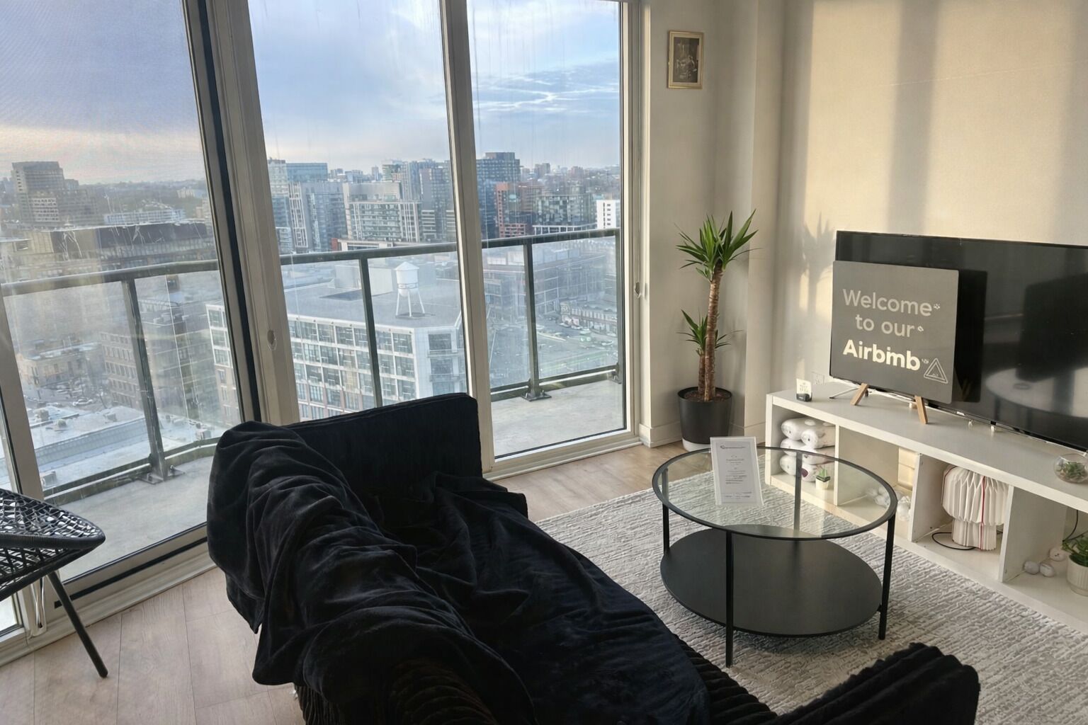 Yy Condoz | Prime Downtown Condo Steps From Everything - Toronto, ON