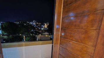 Apartamento, 1 quarto, varanda, Vista para a cidade | Terrenos do alojamento