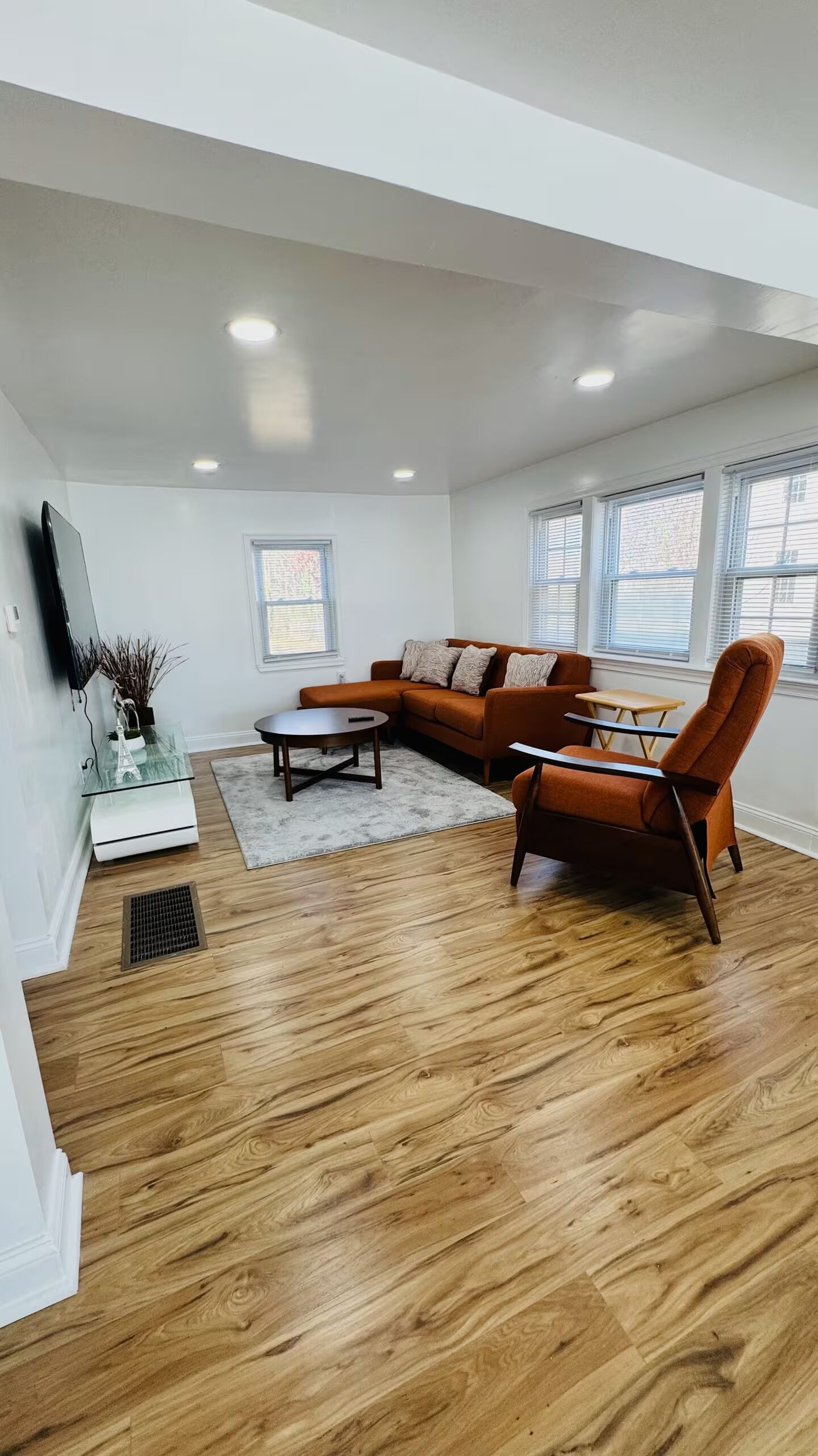 Cozy, Charming Cape Home Near Dc - Burke, VA