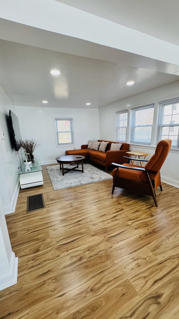 Cozy, Charming Cape Home Near Dc - Burke, VA