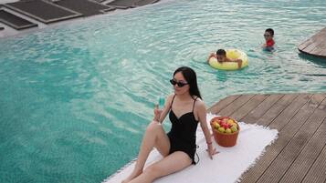 Piscina exterior sazonal