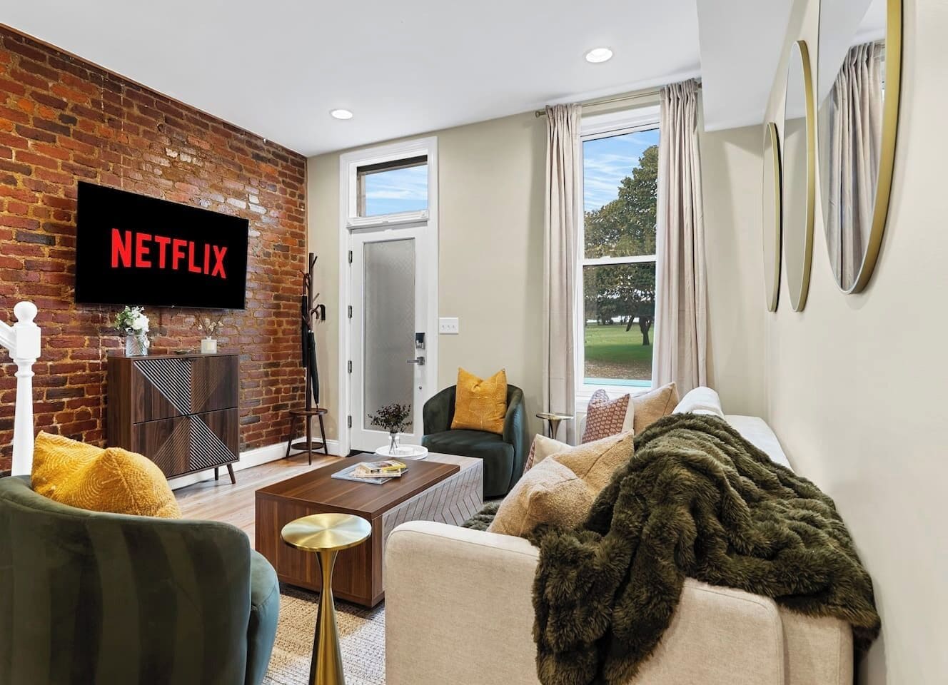 Designer 4br Dc Rowhouse With Rooftop Firepit & Private Hot Tub Near Metro - Arlington, VA