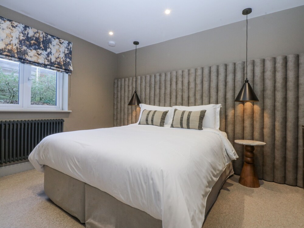 BELL HOUSE, character holiday cottage, with hot tub in Llanfechell ...
