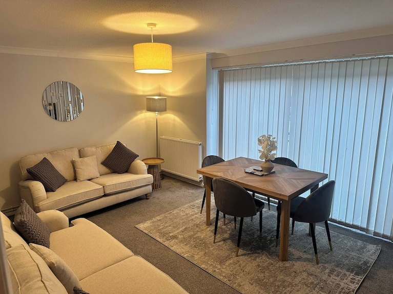 Willow House Sleeps 4 Family Travel Seaside Stay - フォークストーン