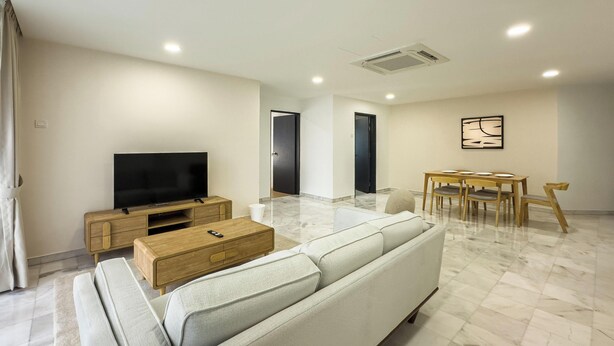 Apartamento Familiar em Condomínio Fechado, 3 quartos, varanda, Vista para a cidade | Sala de estar | TV de ecrã plano 