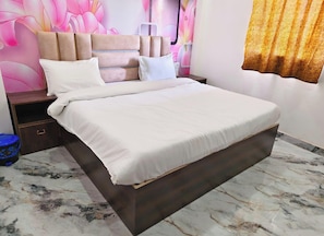 Quarto casal luxo, sacada | Roupas de cama premium, camas com colchões pillow-top, Wi-Fi de cortesia