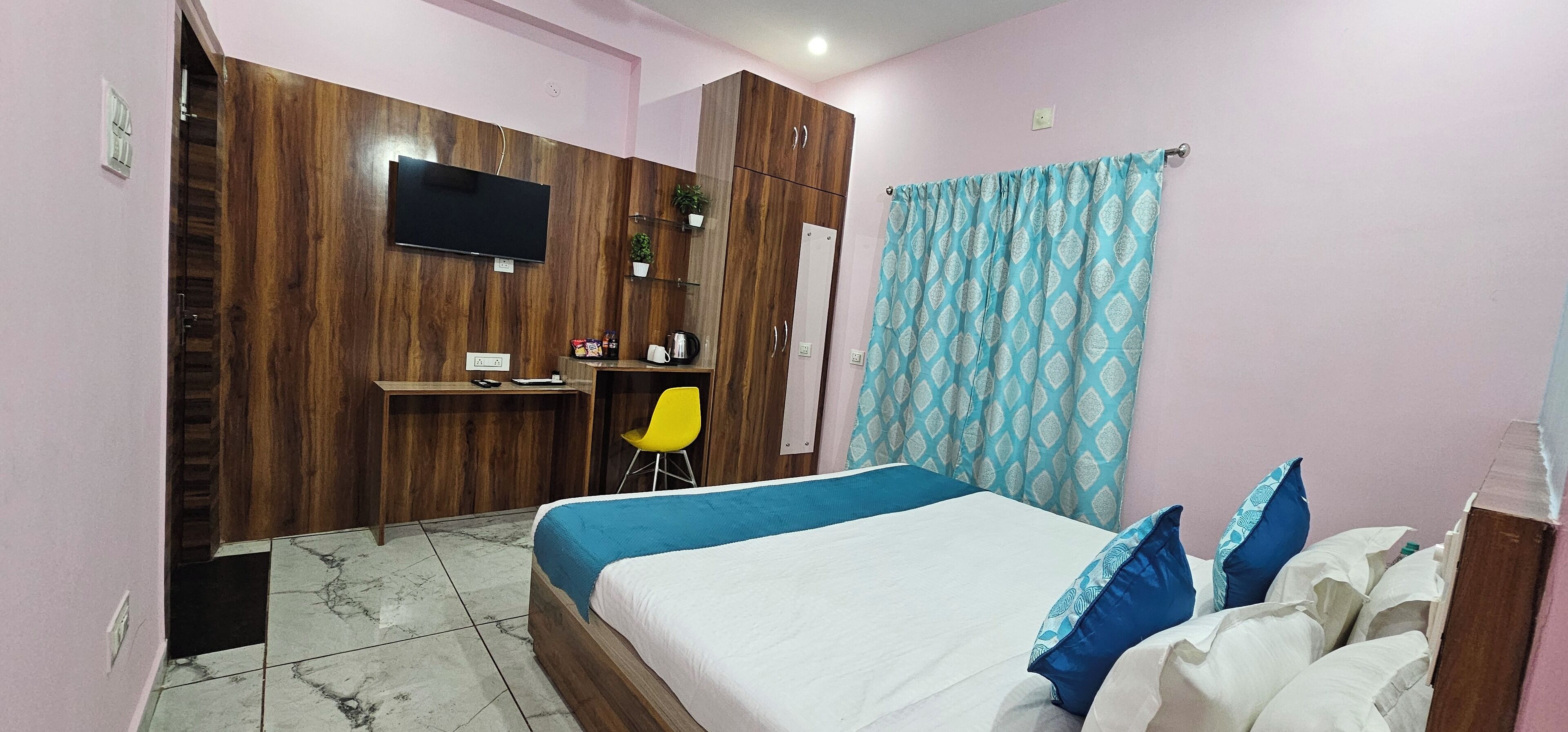 Suite de Luxo, Vista para a cidade | Secretária, secretária adequada para computadores portáteis 