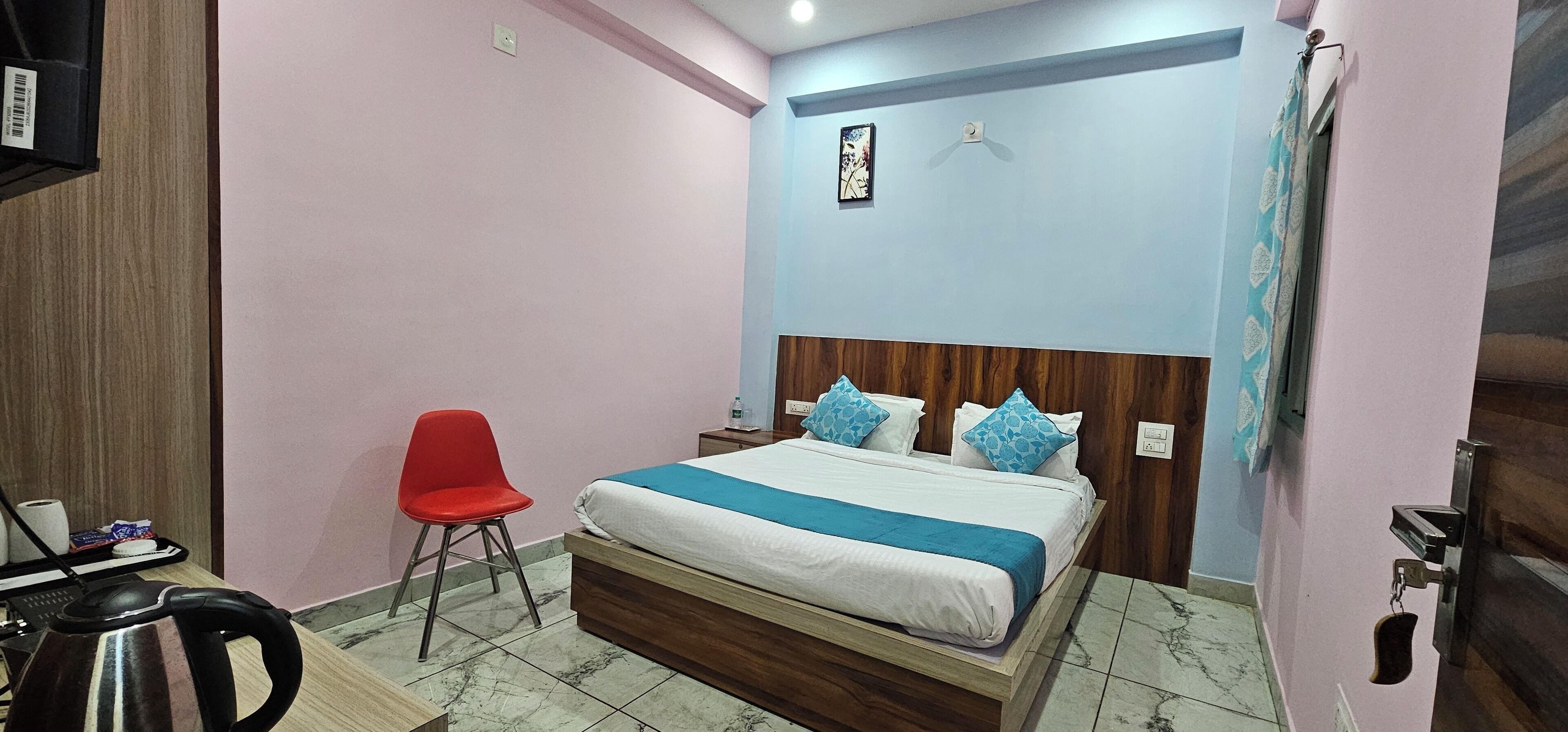 Secretária, secretária adequada para computadores portáteis 