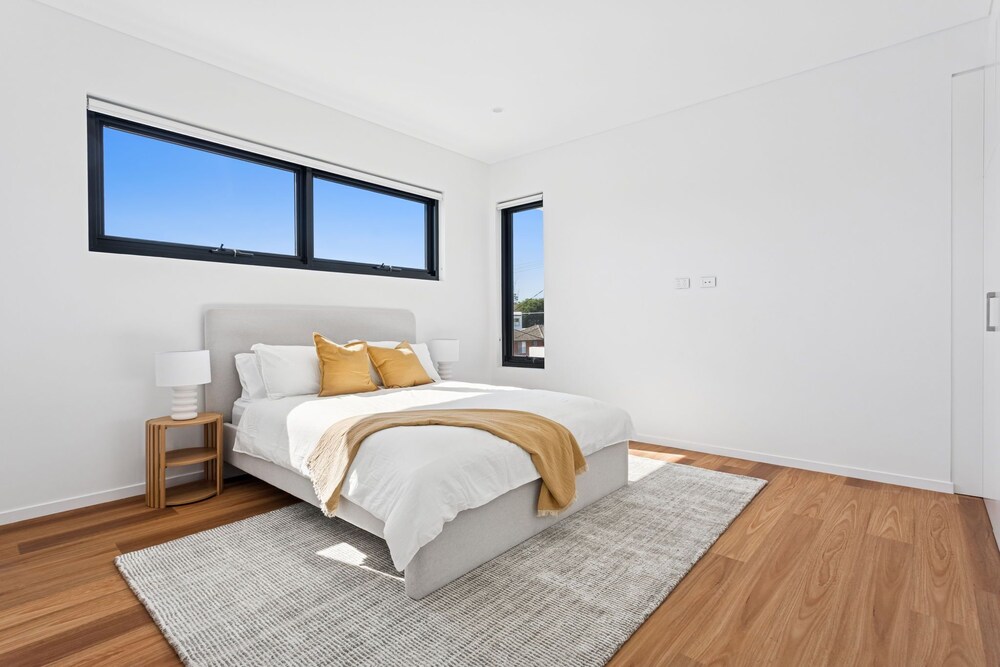 Modern Getaway in Sans Souci - 5 minutes to the Lady Robinson Beach ...