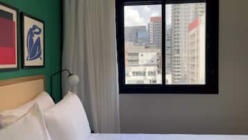 Estúdio | Cortinas blackout, ferros/tábuas de passar roupa, Wi-Fi de cortesia