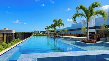 2 piscinas exteriores
