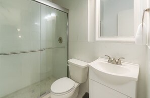 Estúdio, vista para a praia | Casa de banho