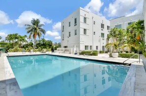 Estúdio, vista para a praia | Piscina | Piscina exterior 