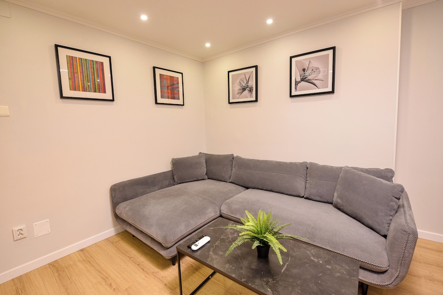 Two Bedrooms Apartment - 2 King Size Beds -Rear View - Quiet - Next To The Park - Bucharest