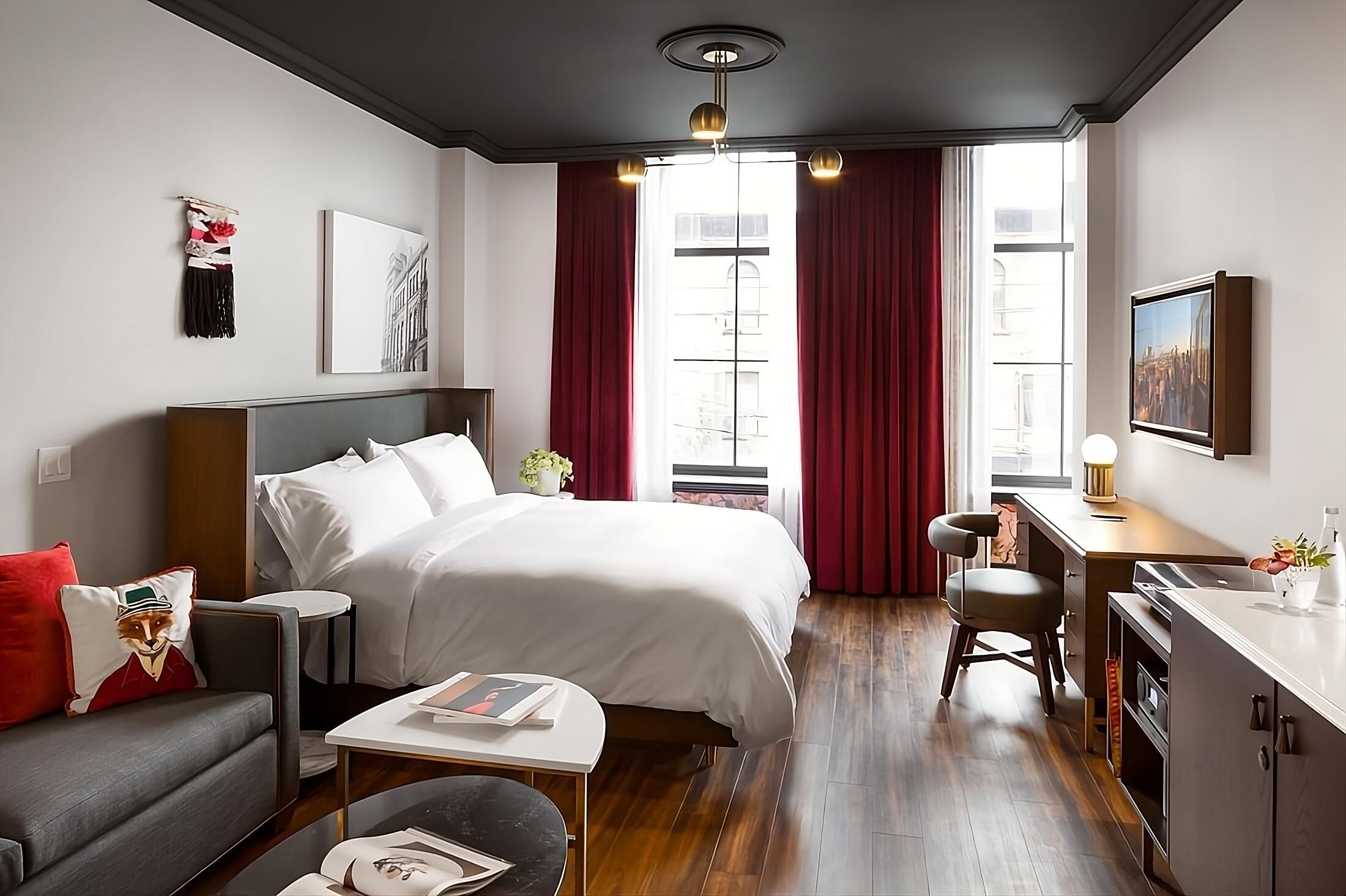 2 Iconic King Size Hotel W/ City Lights & Views - Toronto