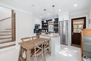 Casa, várias camas (Sea La Vie Seaside Carriage House) | Cozinha privada