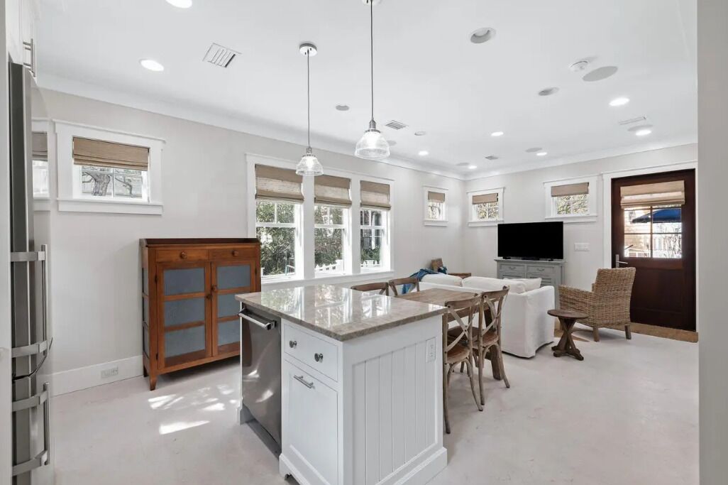 Casa, várias camas (Sea La Vie Seaside Carriage House) | Parte interna