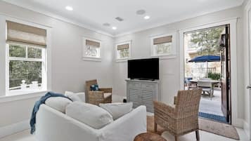 Casa, várias camas (Sea La Vie Seaside Carriage House) | Sala de estar