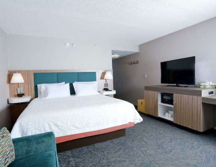 Comfort King W/ Sofa Bed | Classic Stay W/ Fitness - Wesley Chapel, FL