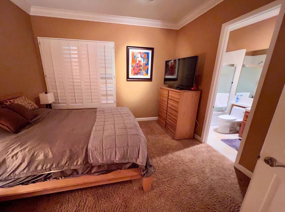 Gorgeous house with private pool/hot tub in a gated community in ...