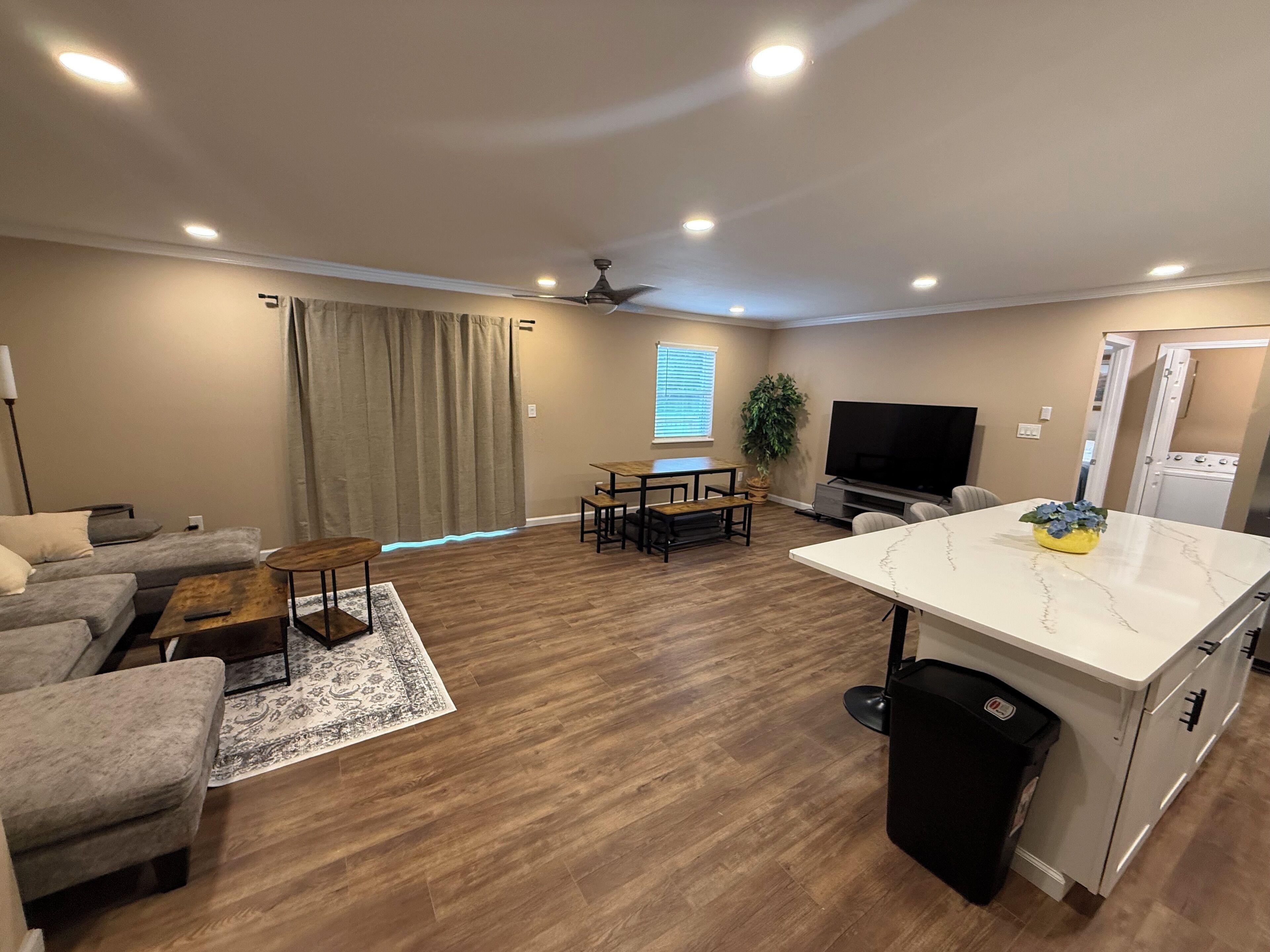 Home Away From Home. 4 Bedrooms And 3 Full Bathrooms And Fenced In Backyard - North Little Rock, AR