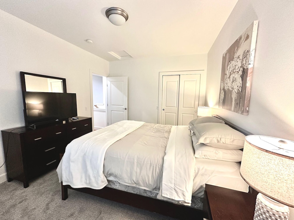 Charming 3-Bedroom Townhouse Located in Crescent Bar, WA with ...