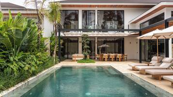 Vila sênior, 4 quartos, piscina particular | Terraço/pátio