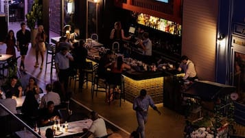 Apartamento, 2 quartos, acessível | Bar (no alojamento)