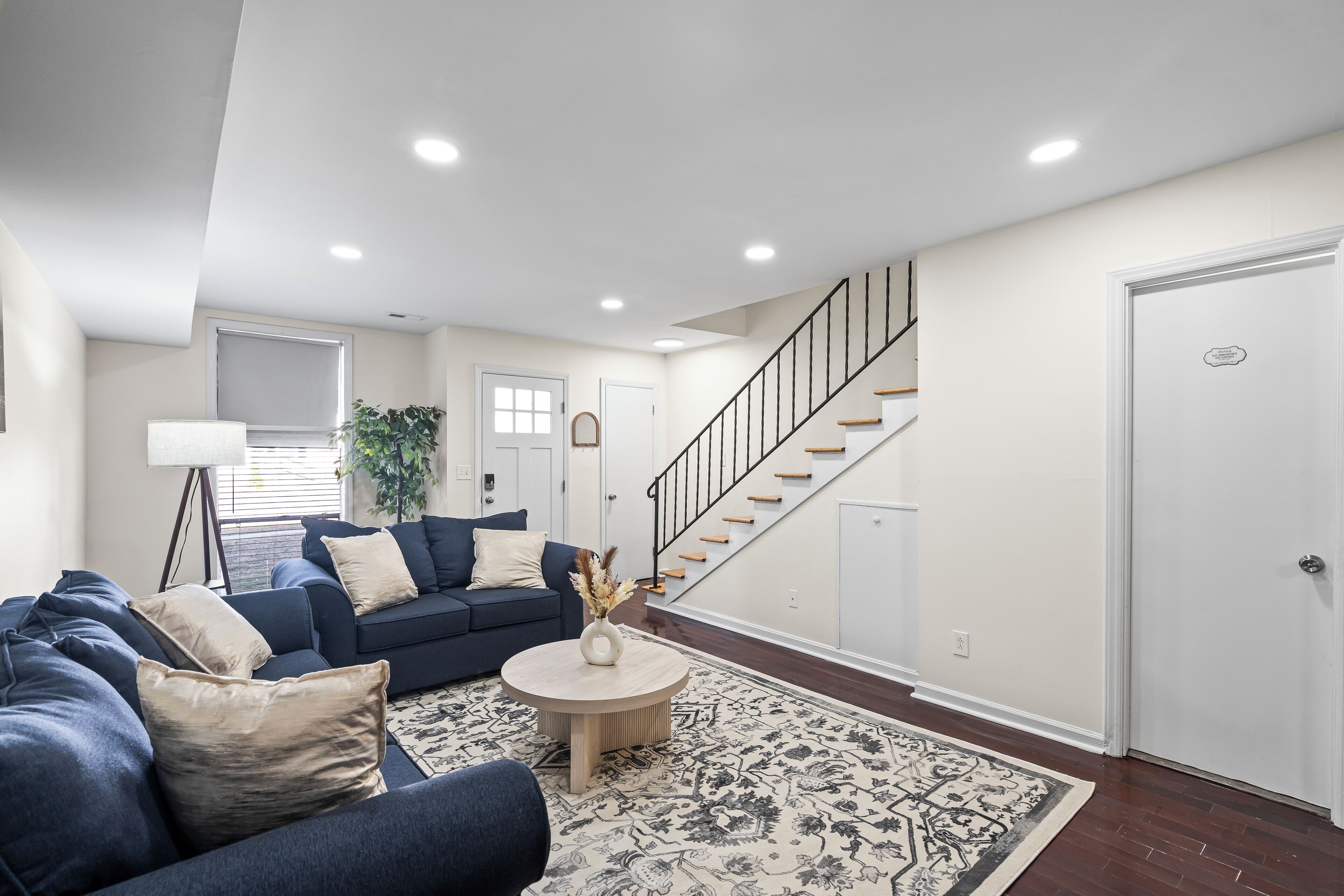 Modern Townhome W/ Balcony  Walk To Fuse Stadium - 加斯托尼亞