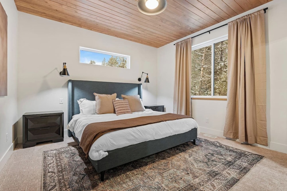 The Dacha | Luxe Cabin w/ Hot Tub, Sauna, AC + Close to River! - Island ...