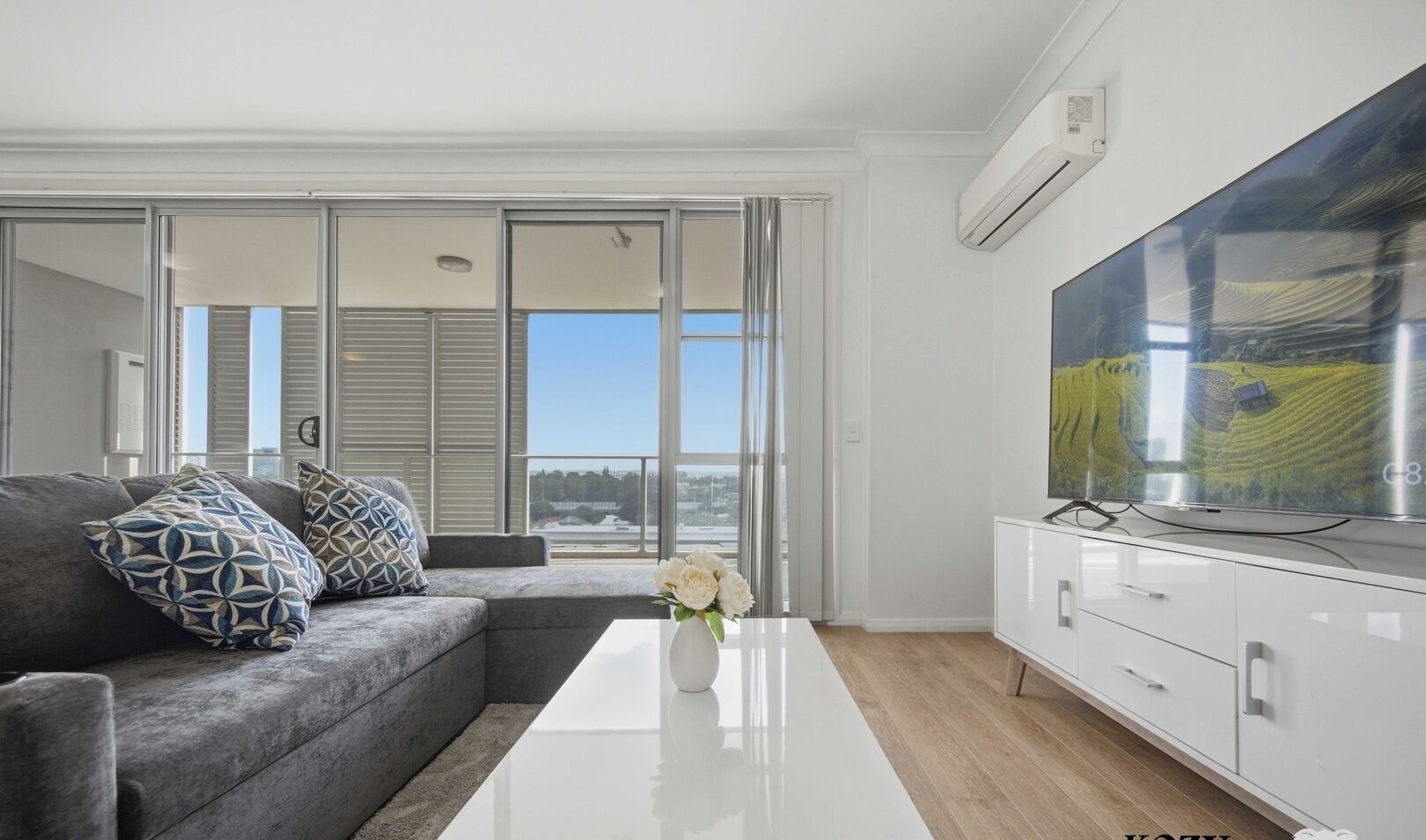 Kozyguru | Granville | Contemporary Living Retreat - Toongabbie