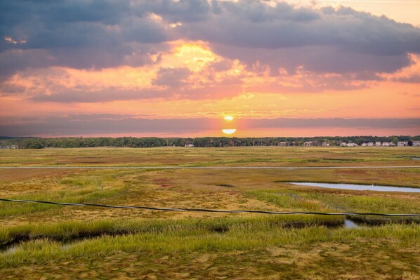 Cozy 1-Bdrm Hampton Beach Condo w/Amazing Sunset Views Over the Marsh ...