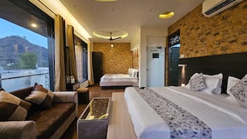 Quarto Quádruplo Familiar, varanda, Vista para a cidade | Secretária, Wi-fi grátis