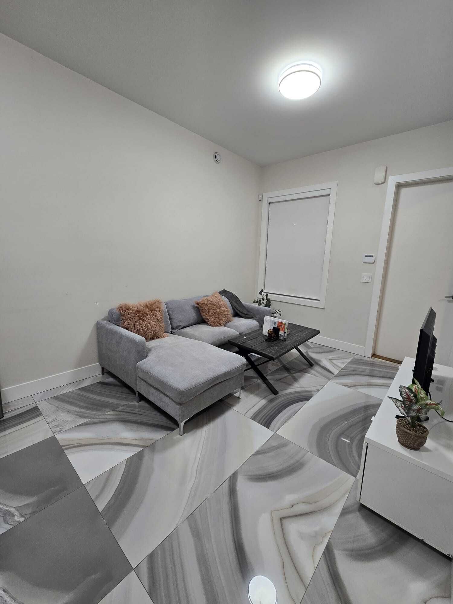 Cozy 1bed 1 Bath Ground Level Apartment In Near Bear Creek And Guildford Surrey! - Surrey