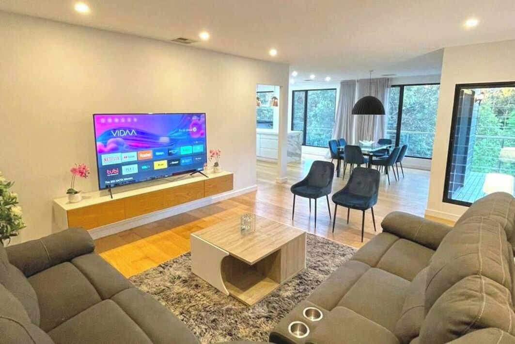 Hidden Nature's Retreat - Waratah