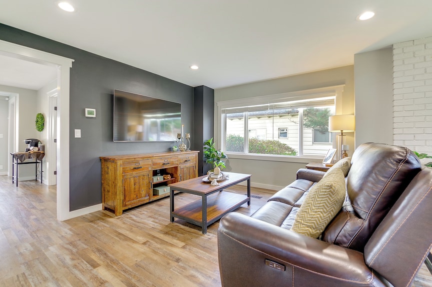 1 Mi To Historic Dtwn: Dog-friendly Everett Home! - Lake Stevens, WA