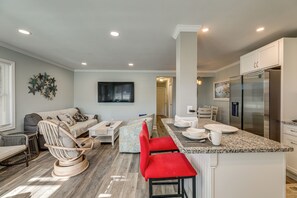 2 Mi to Ocean City Boardwalk: Sunny Condo w/ Patio Reviews, Deals ...