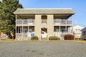 2 Mi to Ocean City Boardwalk: Sunny Condo w/ Patio Reviews, Deals ...