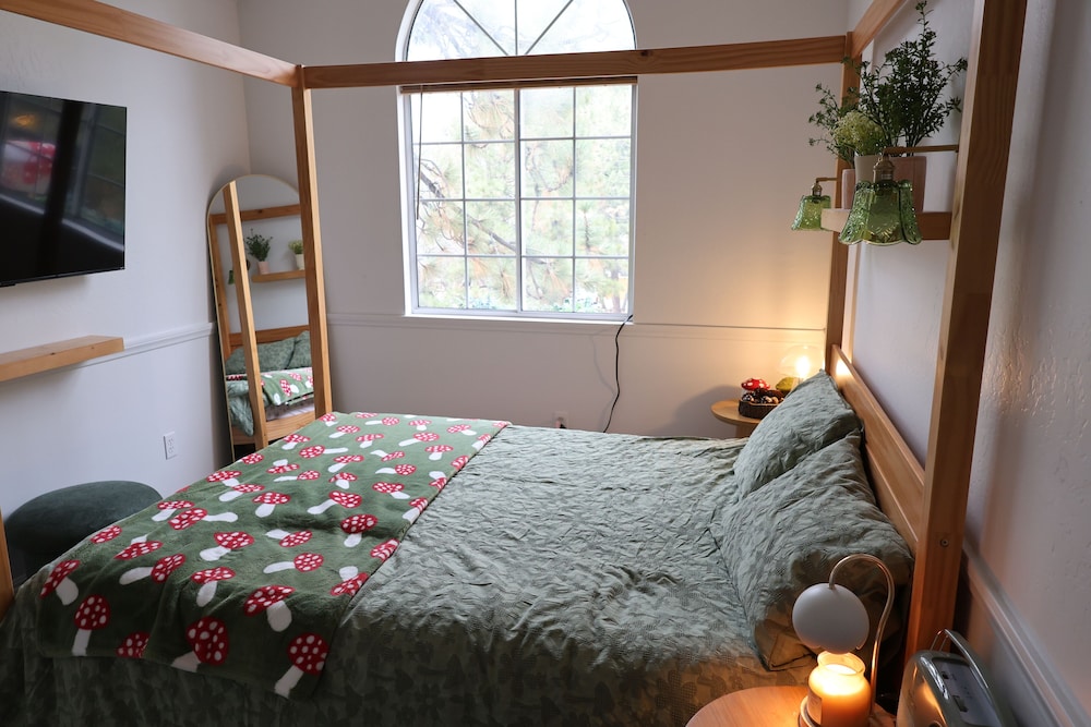 Welcome to my Mushroom Cottage Enjoy this cozy & Unique Home Reviews ...