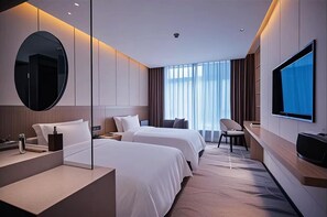 Quarto duplo empresarial, várias camas, vista para a cidade | Cortinas blackout, ferros/tábuas de passar roupa, Wi-Fi de cortesia