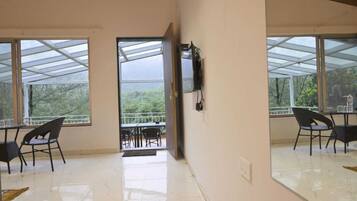 Quarto família, sacada, vista para a piscina