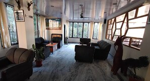 Área de estar no saguão