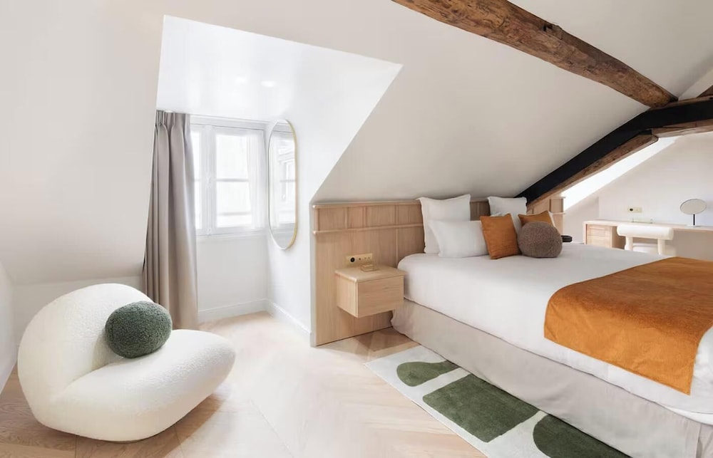 IMMERSED IN THE PRESTIGIOUS LOUVRE DISTRICT, JUST STEPS FROM RUE DE ...