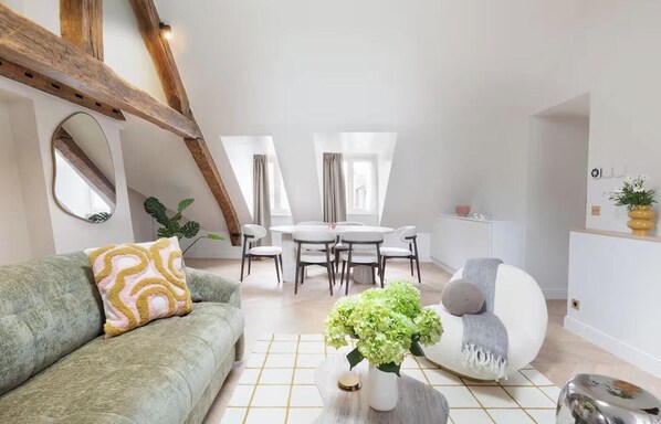 IMMERSED IN THE PRESTIGIOUS LOUVRE DISTRICT, JUST STEPS FROM RUE DE ...